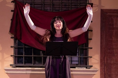 Elena Bucci chiude Zambest leggendo Natalia Ginzburg — Italiano